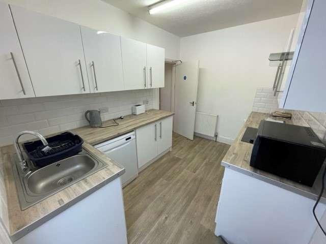 5 Bedroom Terraced House
