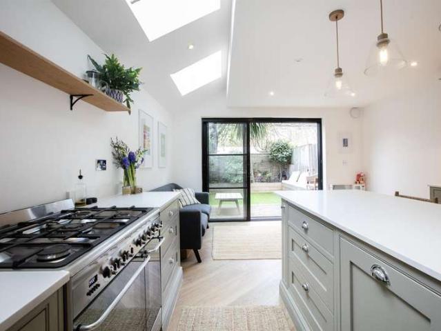 5 Bedroom Terraced House