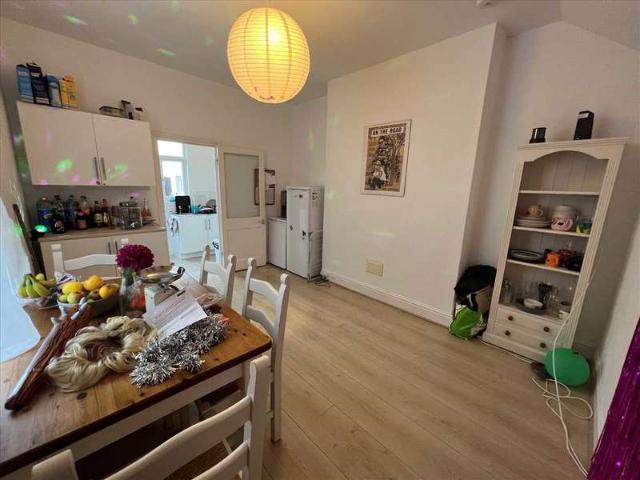 5 Bedroom Terraced House