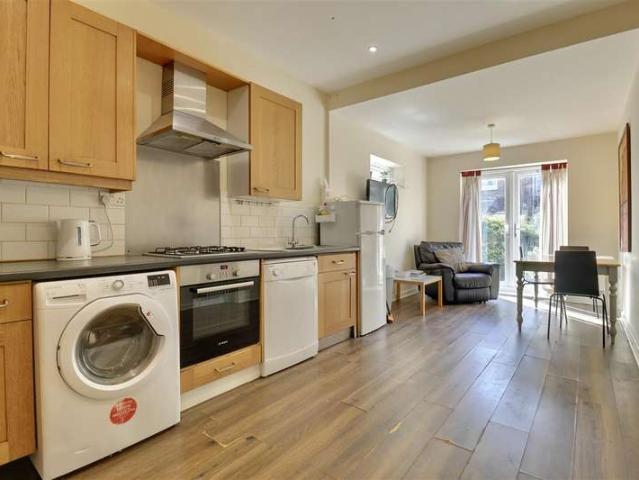 5 Bedroom Terraced House