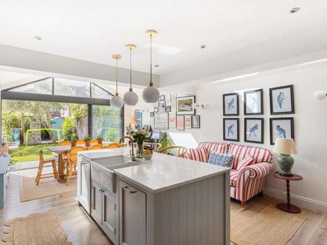 5 Bedroom Terraced House