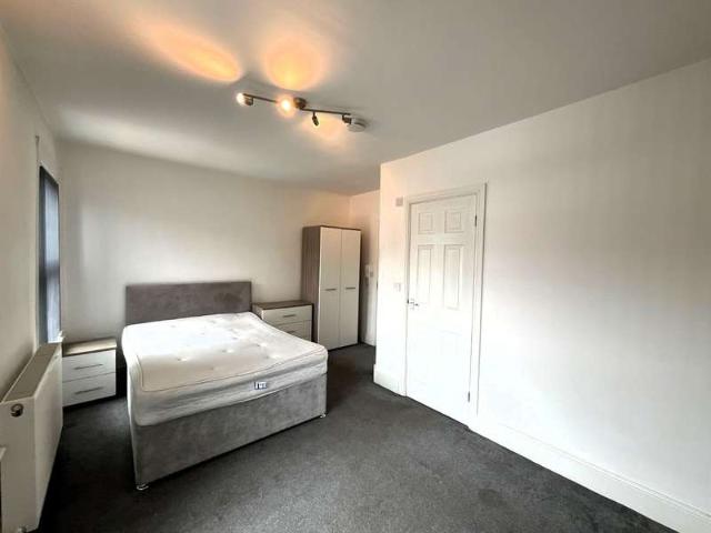 5 Bedroom Terraced House