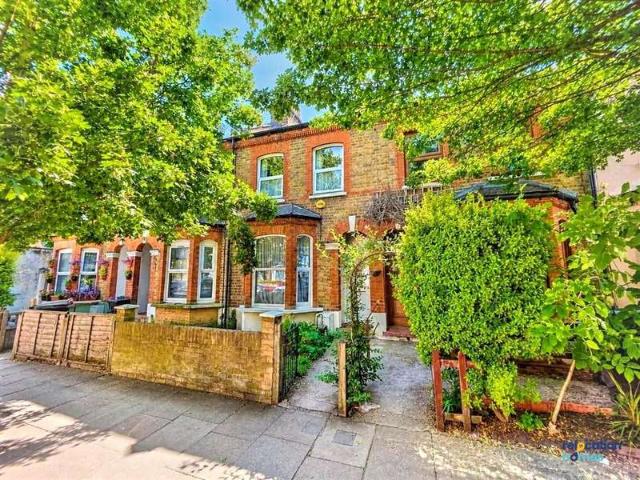 5 Bedroom Terraced House