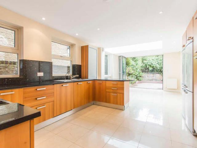5 Bedroom Terraced House