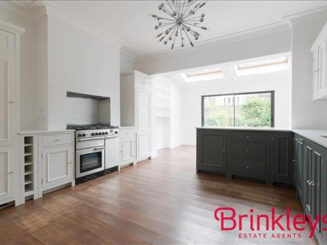 5 bedroom Terraced House