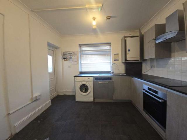 5 Bedroom Terraced House