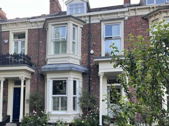 5 Bedroom Terraced House
