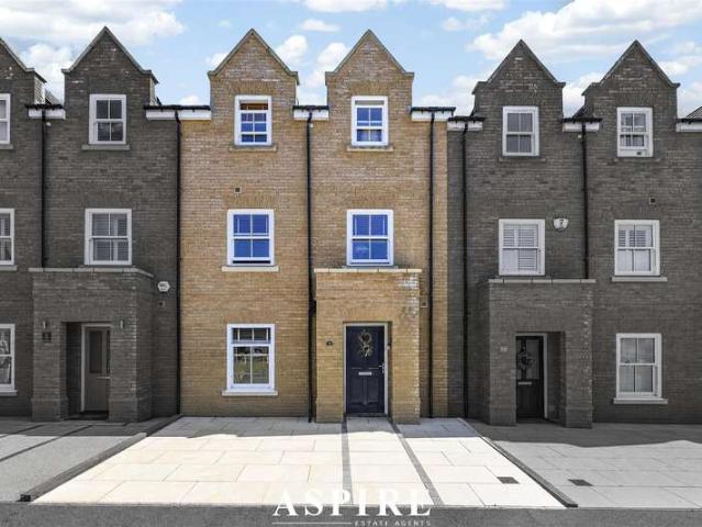 5 Bedroom Terraced House