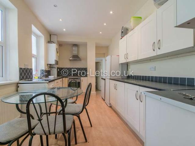 5 Bedroom Terraced House