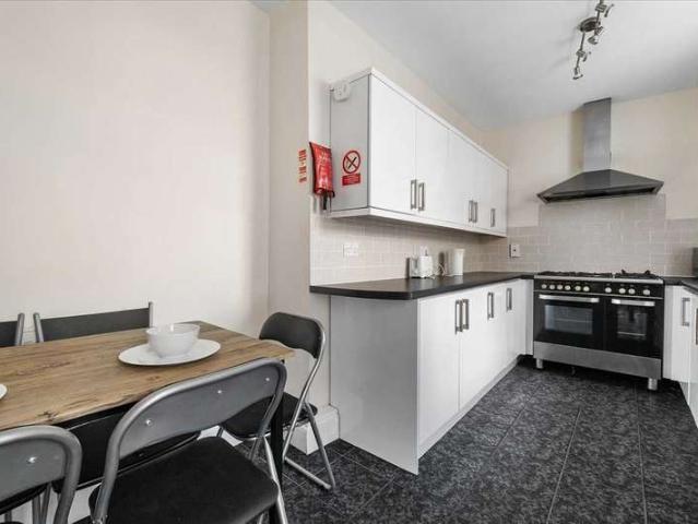 5 Bedroom Terraced House