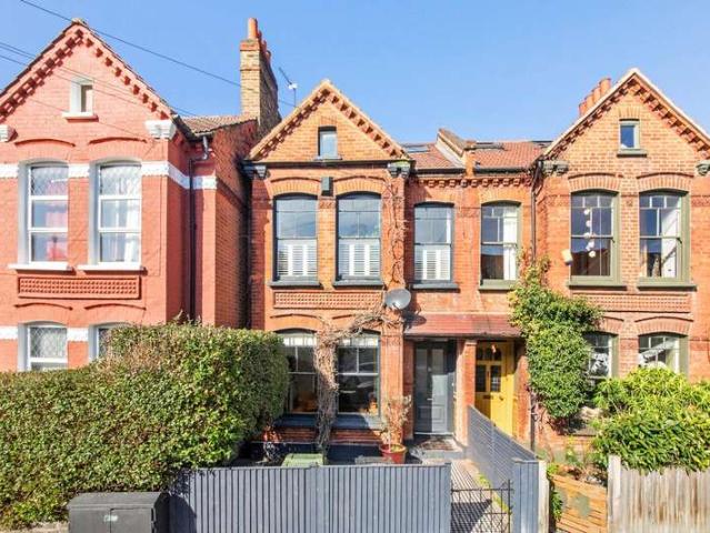 5 Bedroom Terraced House
