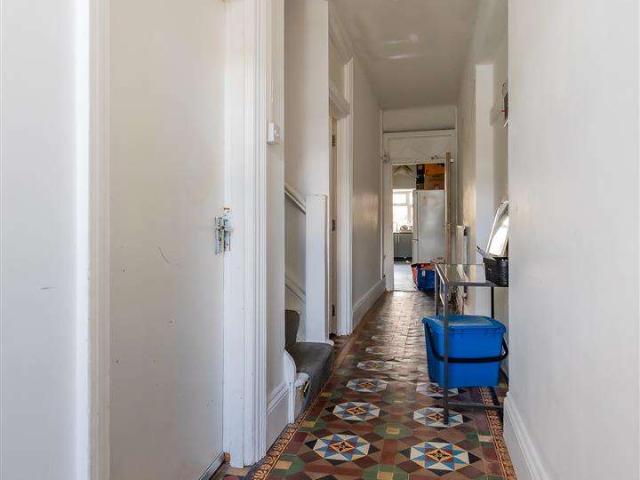 5 Bedroom Terraced House