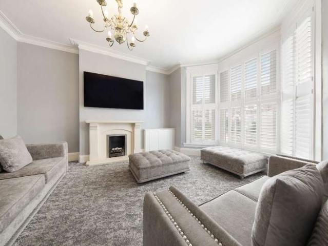 5 Bedroom Terraced House