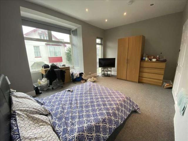 5 Bedroom Terraced House