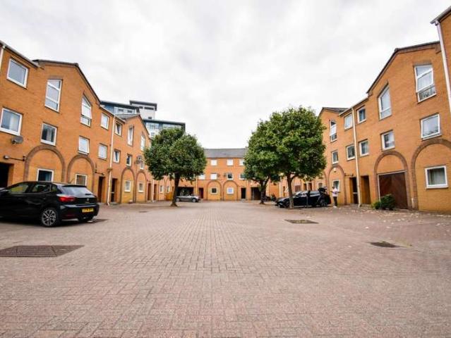 5 Bedroom Terraced House