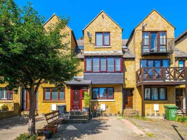 5 Bedroom Terraced House