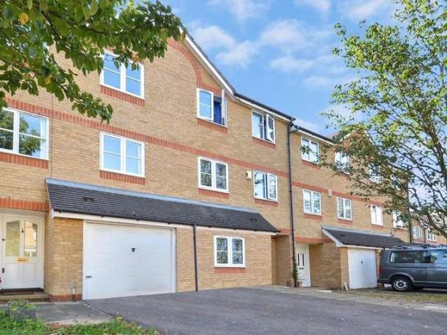 5 Bedroom Terraced House