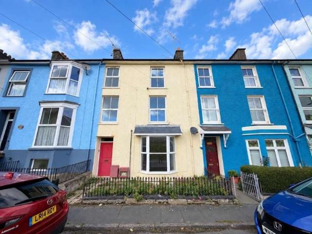 5 Bedroom Terraced House