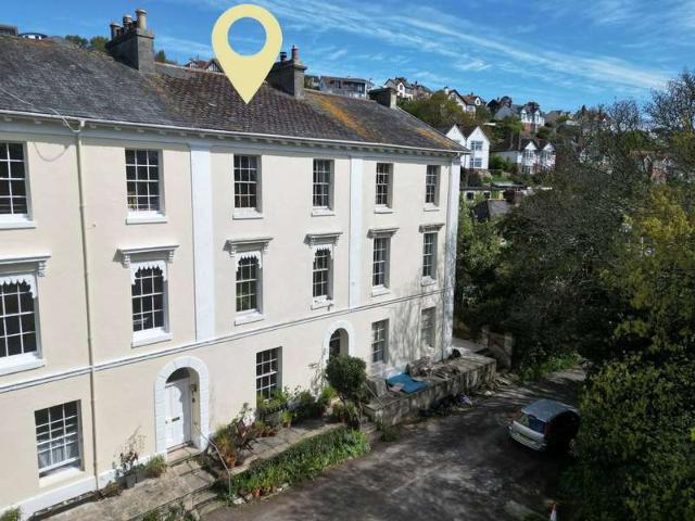 5 Bedroom Terraced House