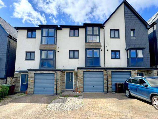 4 Bedroom Terraced House