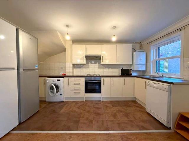 5 Bedroom Terraced House
