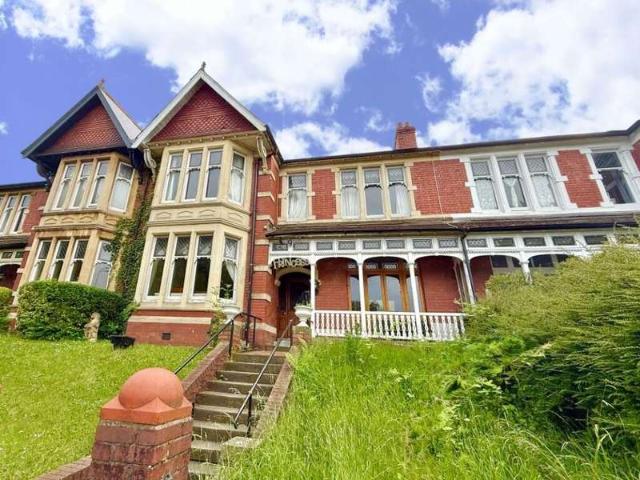 5 Bedroom Terraced House