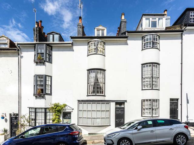 5 Bedroom Terraced House