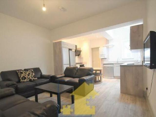 5 Bedroom Terraced House For Rent In 2 Bathrooms Student House
