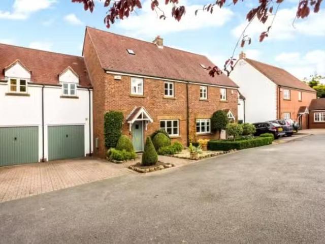 5 bedroom terraced house for rent in Cotters Croft, Fenny Comp.