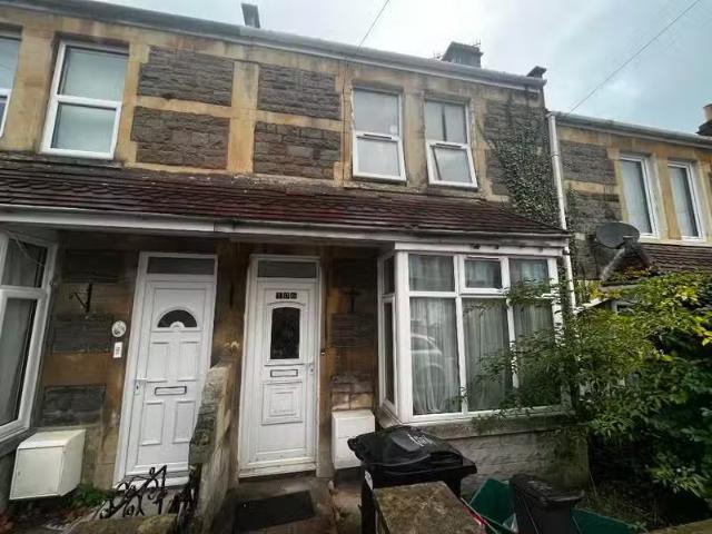 5 bedroom terraced house for rent in Coronation Avenue, Bath.