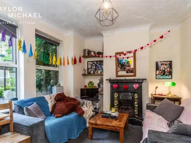 5 bedroom terraced house for rent in Coronation Street, Bright.