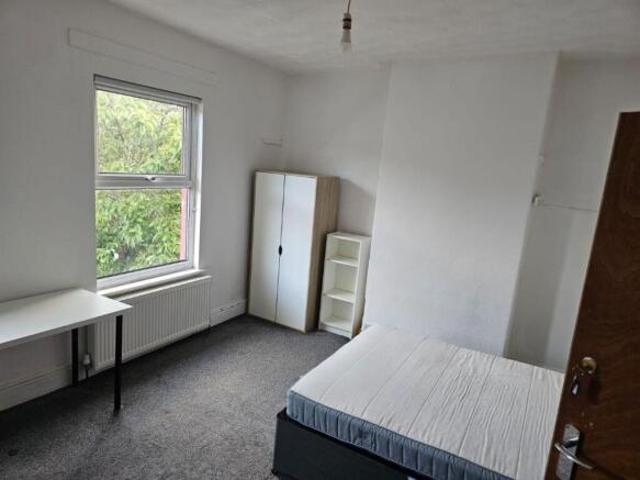 5 bedroom terraced house for rent in Cawdor Road, Fallowfiled, Manchester, M14