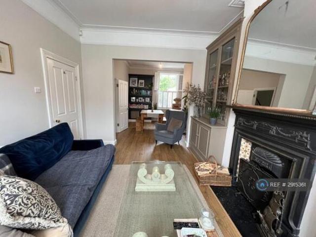 5 bedroom terraced house for rent in Cambray Road, London, SW12