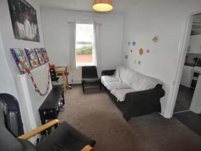 5 bedroom terraced house for rent in Canterbury Road, Bath, BA2