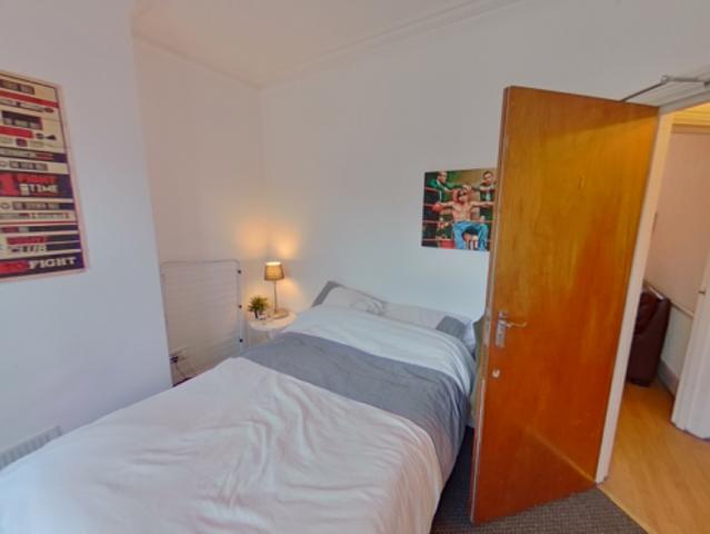 5 bedroom terraced house for rent in Cardigan Lane, Leeds, West Yorkshire, LS4