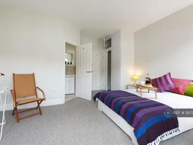 5 bedroom terraced house for rent in Churchill Road, Bristol.