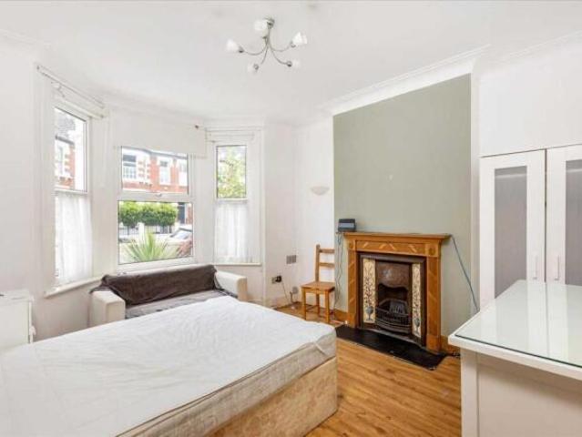 5 bedroom terraced house for rent in Crabtree Lane, SW6