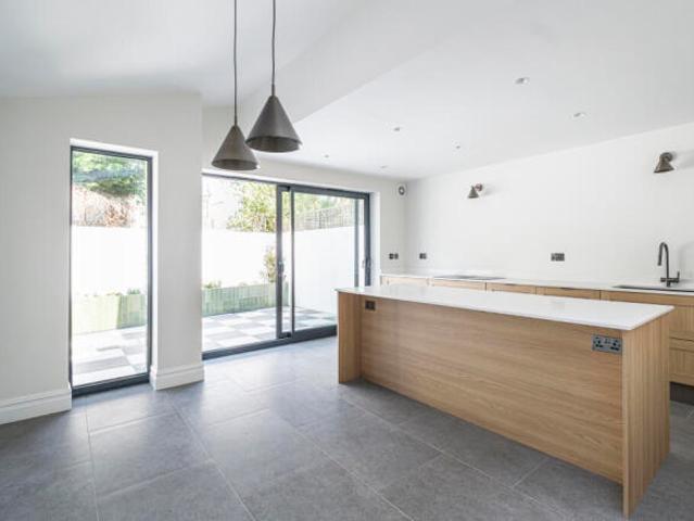 5 bedroom terraced house for rent in Craster Road, Herne Hill, SW2