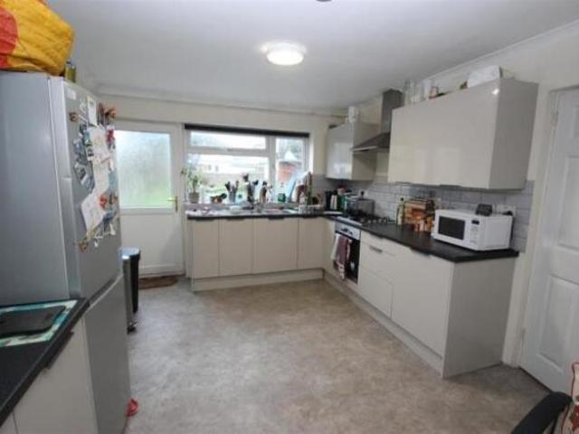 5 bedroom terraced house for rent in Cricket Road, Oxford, OX4