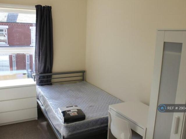 5 bedroom terraced house for rent in Crofton Street, Rusholme, Manchester, M14