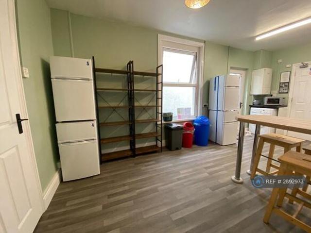 5 bedroom terraced house for rent in Cromwell Street, Swansea, SA1