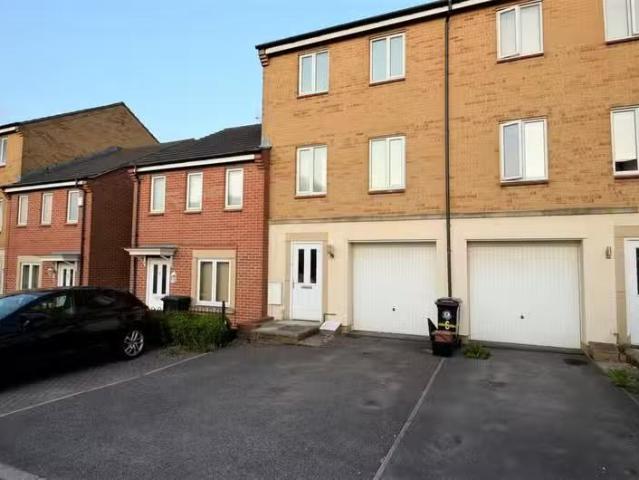 5 bedroom terraced house for rent in Cropthorne Road South, Br.