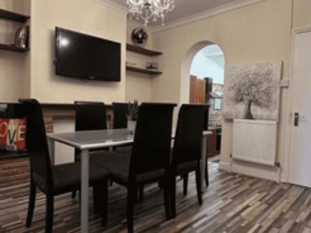 5 bedroom terraced house for rent in Aberdeen Road, London, N18