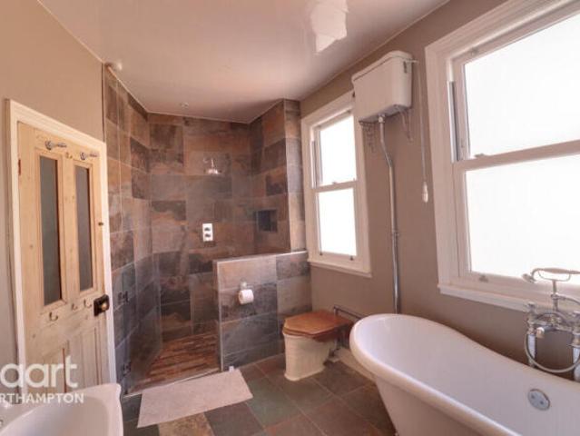 5 bedroom terraced house for rent in Abington Avenue, Northampton, NN1