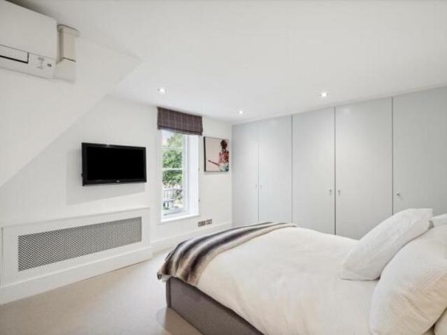 5 bedroom terraced house for rent in Addison Road, High Street Kensington, W14