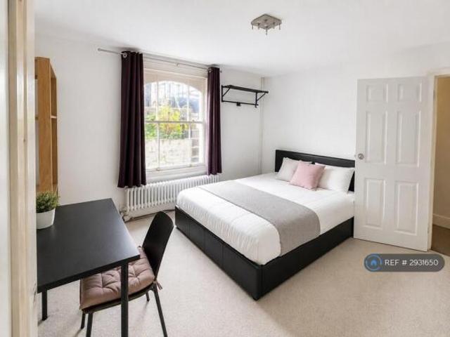 5 bedroom terraced house for rent in Albyn Road, London, SE8