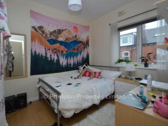 5 bedroom terraced house for rent in Ashville Road, Hyde Park, Leeds, LS6