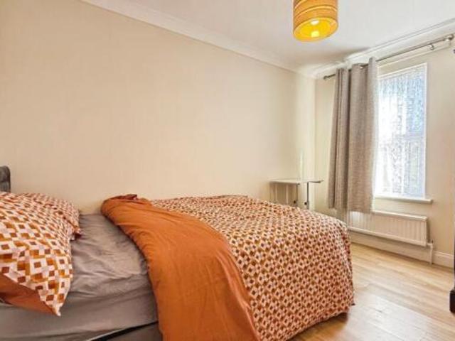 5 bedroom terraced house for rent in Aspen Green Erith DA18