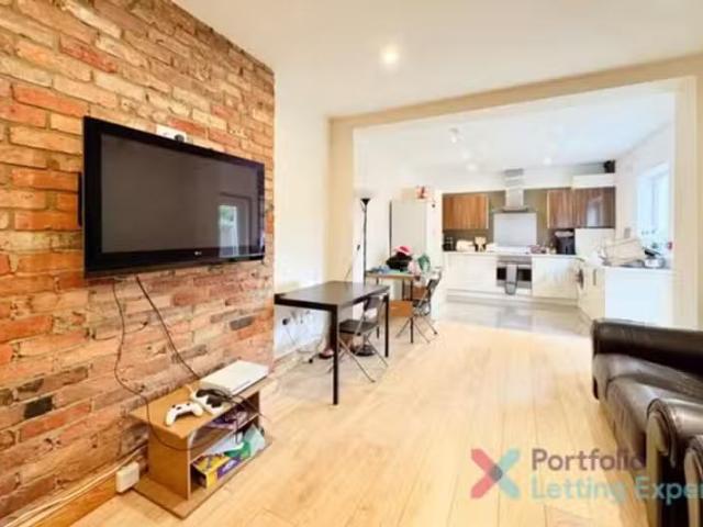 5 bedroom terraced house for rent in Avon Road, Bournemouth, BH8