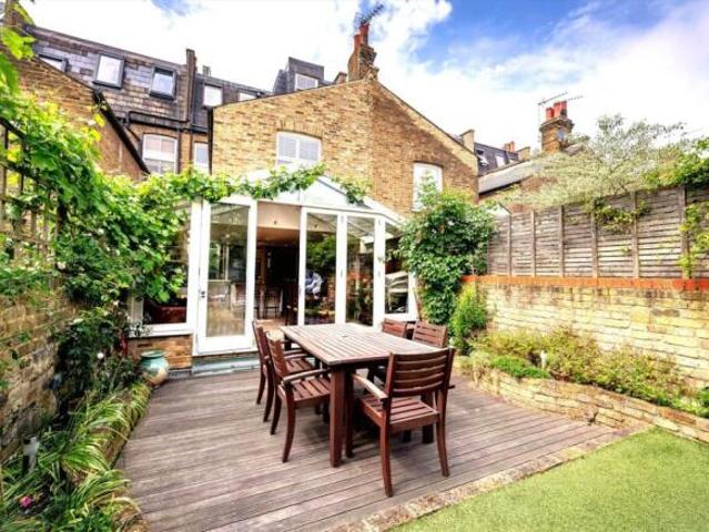 5 bedroom terraced house for rent in Bovingdon Road, Fulham, SW6